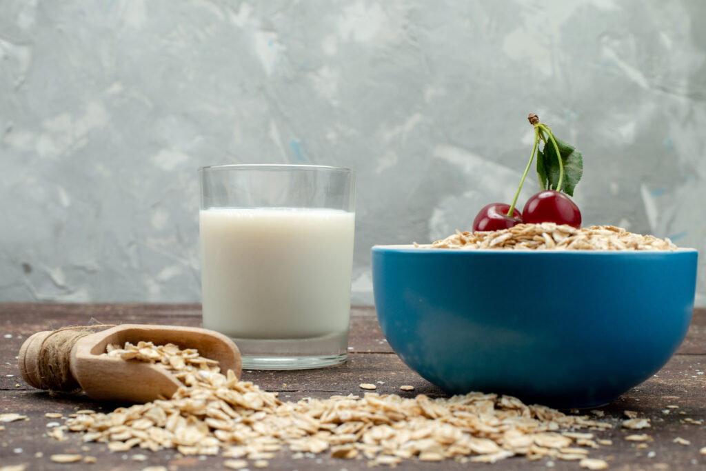 Oat Milk vs Almond Milk: Which is More Nutritious? | PharmEasy